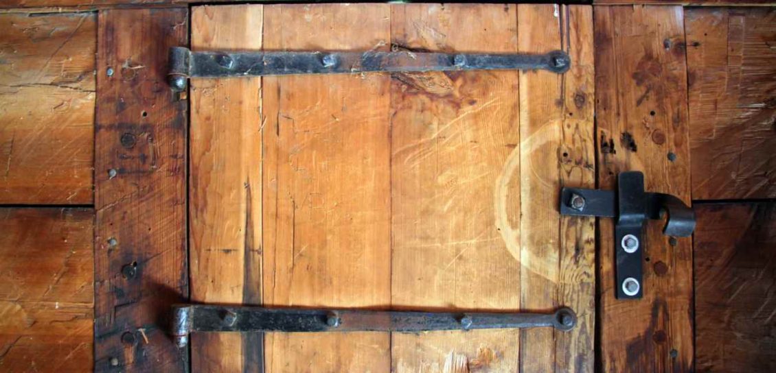 How To Make A Wooden Floor Hatch Door - DIY Woodworking Mastery